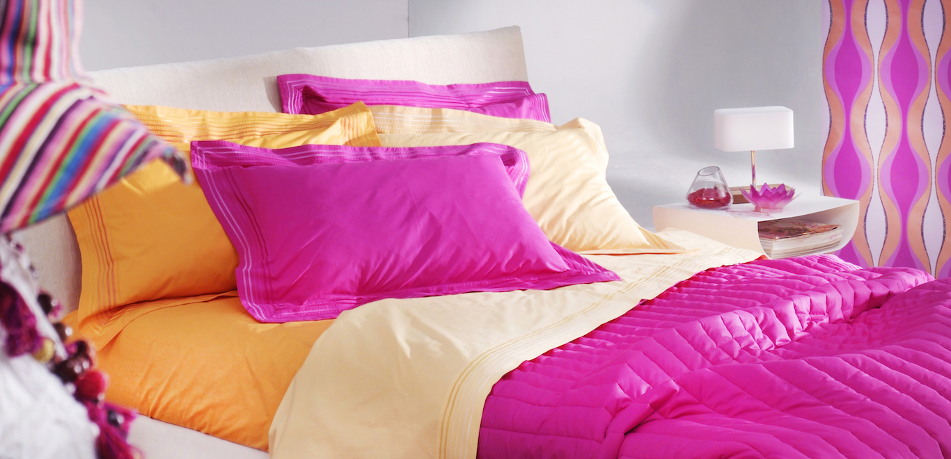 8 Tips for How to Create a Y2K Aesthetic at Home | CORT Outlet