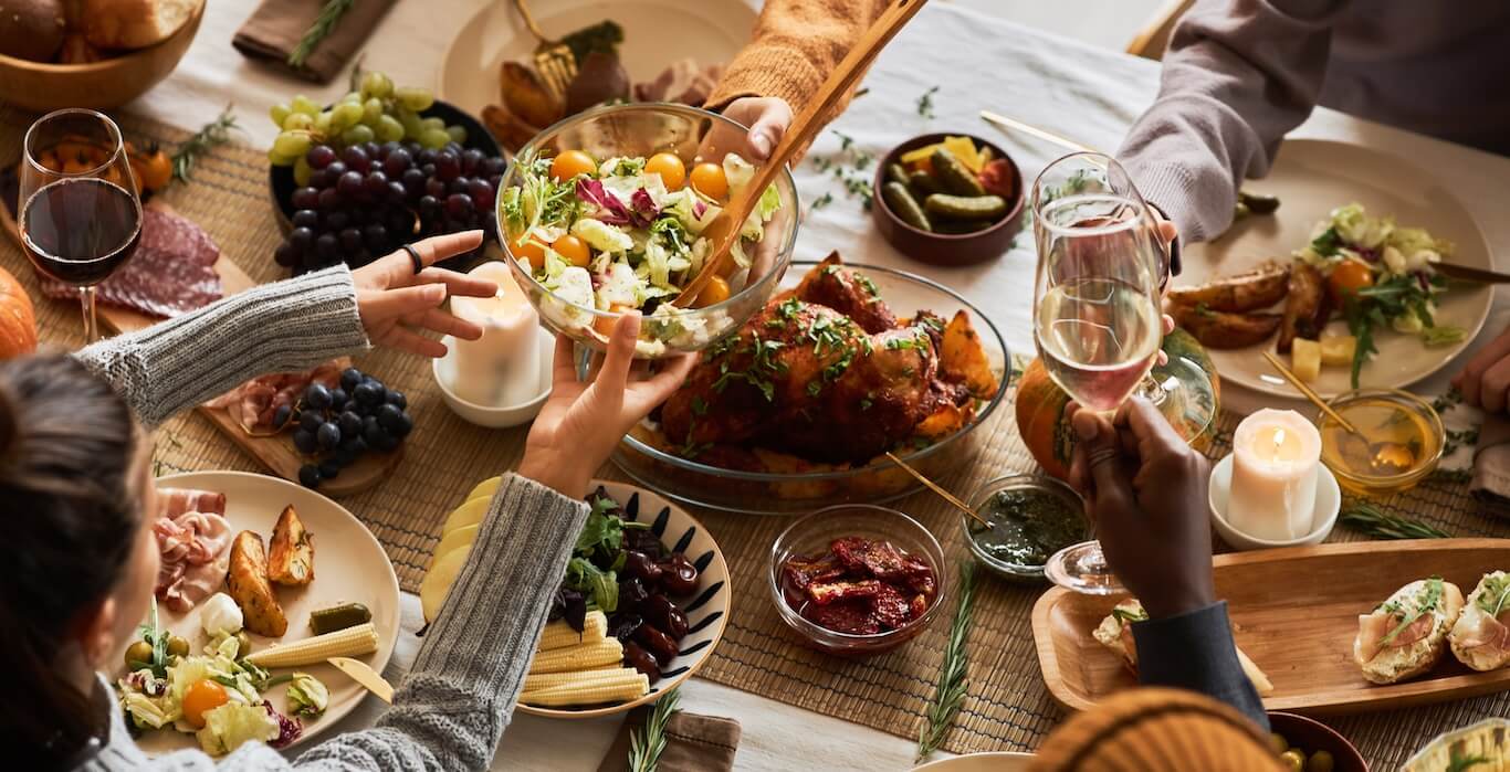 How to Host a Dinner Party in a Small Space | CORT Outlet